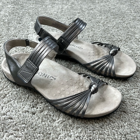 Vionic | Shoes | Vionic Talulah Silver Strappy Leather Sandals Womens ...